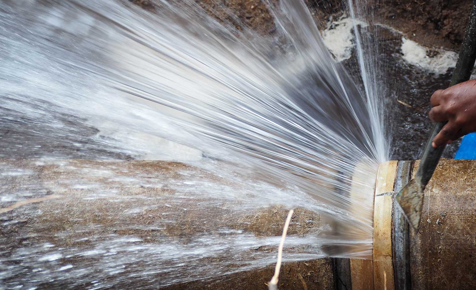 Burst water main closes Charlton Road in Keynsham and leaves homes ...