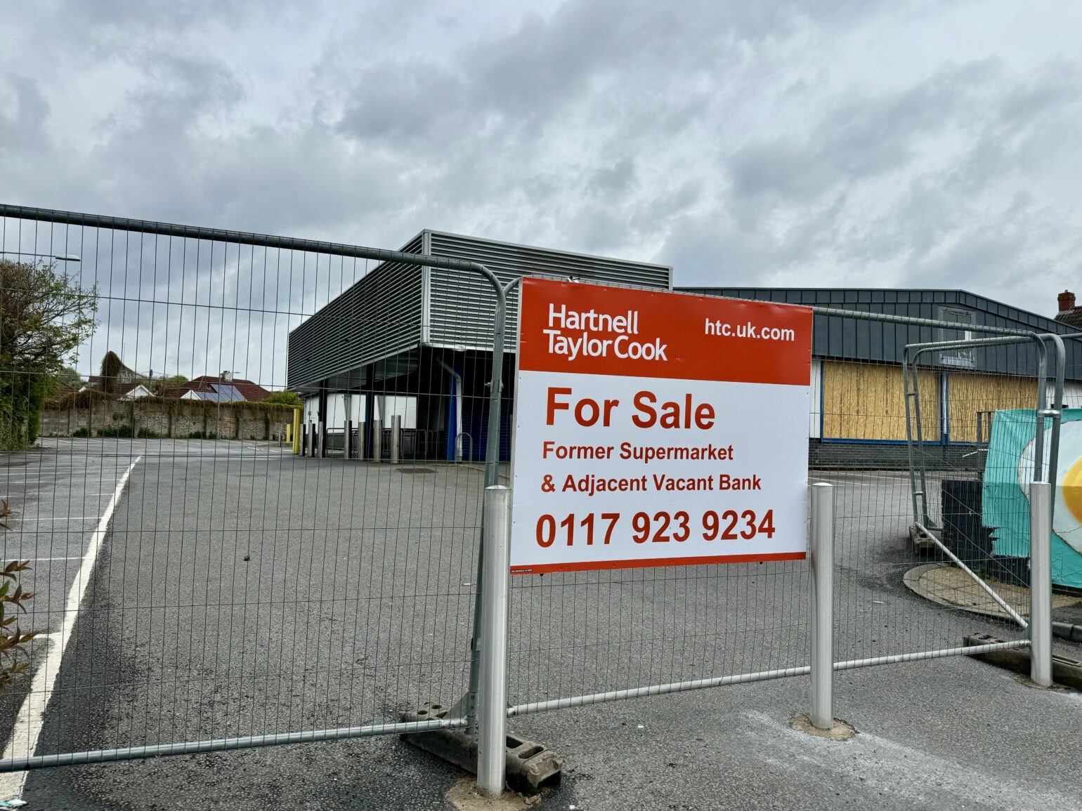 Offers over £1.75m for former Lidl store and neighbouring derelict bank ...